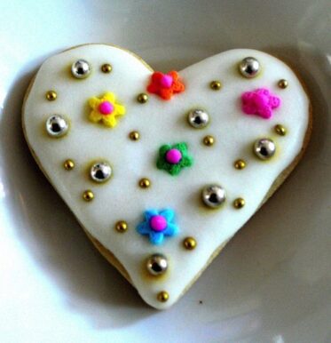 16 Creative Craft-Themed Cake And Dessert Ideas