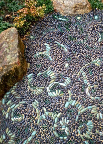 13 Beautiful Garden Pebble Paths That Will Make You Green With Envy
