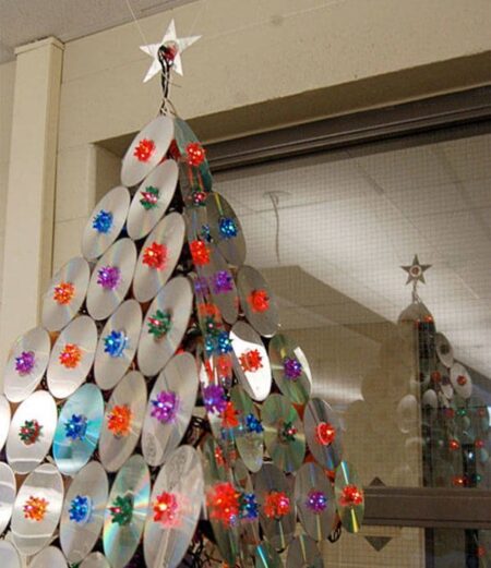 12 Awesome Crafts You Can Make With Old CDs