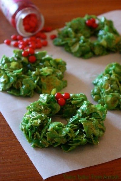 18 Christmas Wreath-Themed Treats for Seasonal Sweetness