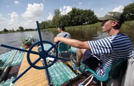 These Guys Made An Awesome Boat With Plastic Bottles And Sailed It ...