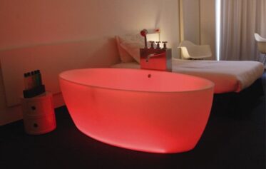 17 Amazing Bathtubs You'll Never Want To Get Out Of