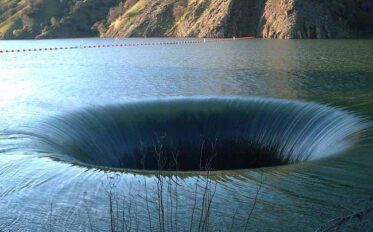 Incredibly Deep And Scary Holes That Will Send Shivers Down Your Spine