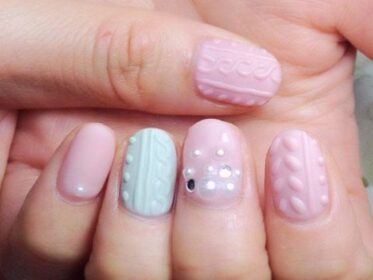 These 9 Cable Knit Nail Art Ideas Will Keep Your Fingers Warm In Winter