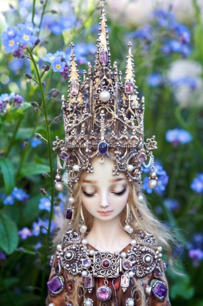 12 Of The Most Beautiful Porcelain Dolls You'll Ever See