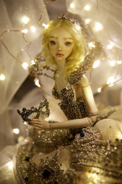 12 Of The Most Beautiful Porcelain Dolls You'll Ever See