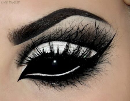10 Creepy Eye Makeup Designs Are Perfect For Halloween