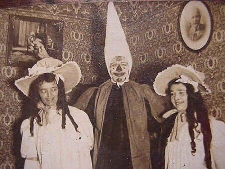 These 20 Old Halloween Photos Will Terrify Anyone