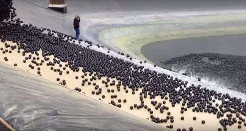 These Shade Balls Rolling Into This L.A Reservoir Will Leave You Calm ...