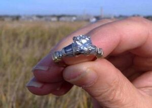 15 Cool Things People Found On Beaches