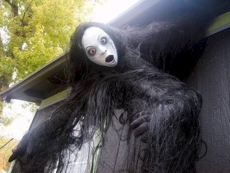 11 Horrifying Halloween Decorations Designed To Scare