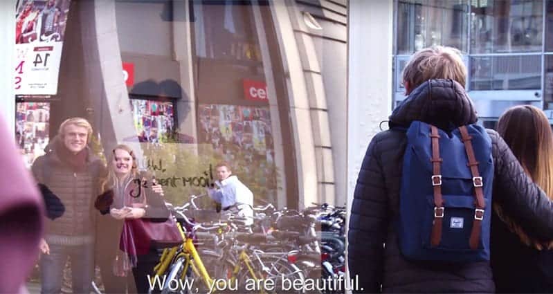 This 'Complimenting Mirror' Makes Passers-By Feel Awesome About Themselves