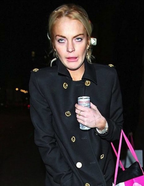 18 Perfectly Timed Pictures Of Celebrities That Look Hilarious