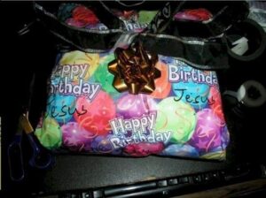 15 Christmas Wrapping Fails Guaranteed To Make You Laugh