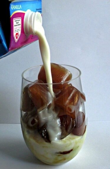 15 Creative And Totally Cool Ice Cubes To Help You Get Your Drink On In ...