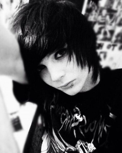 15 Things You Used To Wear If You Were An Emo Kid In The '00s