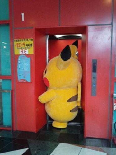12 Photos Of Japanese Mascots Getting Stuck That Will Brighten Up Your Day