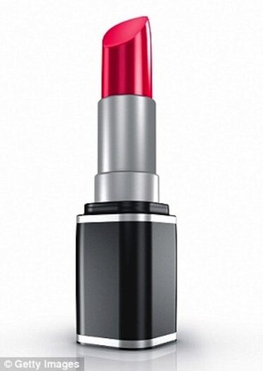 8 Lipstick Shapes And What They Say About Your Personality