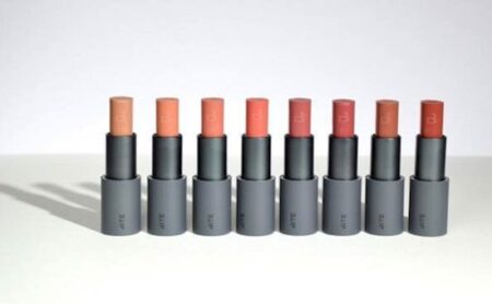 8 Lipstick Shapes And What They Say About Your Personality