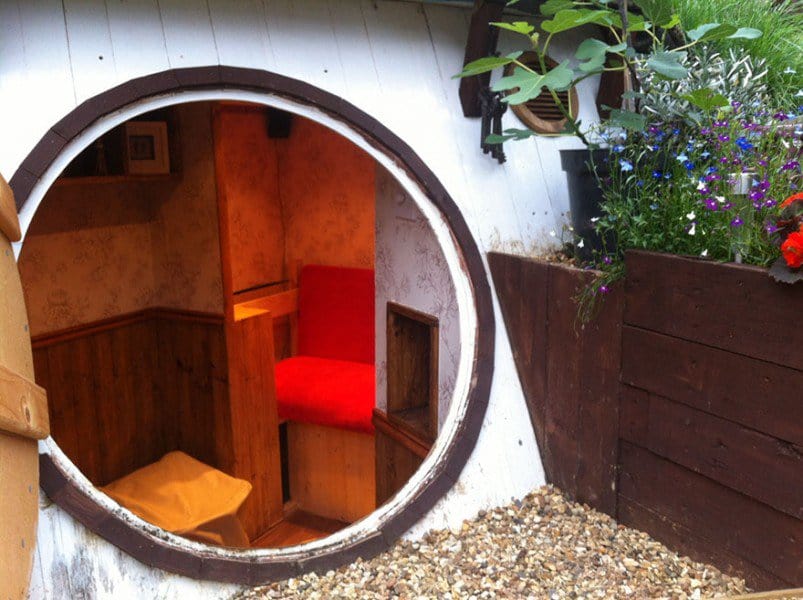 12 Images Showing An Awesome DIY Hobbit House Coming To Life