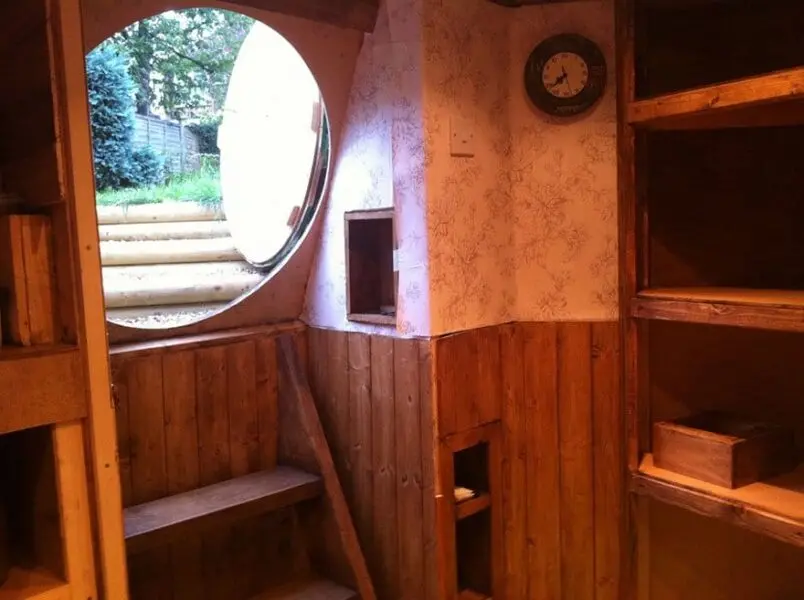 12 Images Showing An Awesome DIY Hobbit House Coming To Life