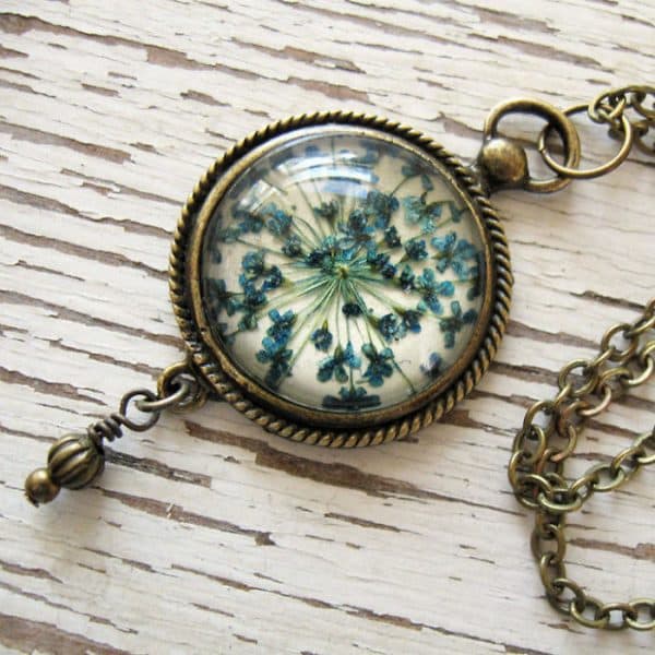 27 Gorgeous Pieces Of Pressed Flower Jewelry You Will Want To Own