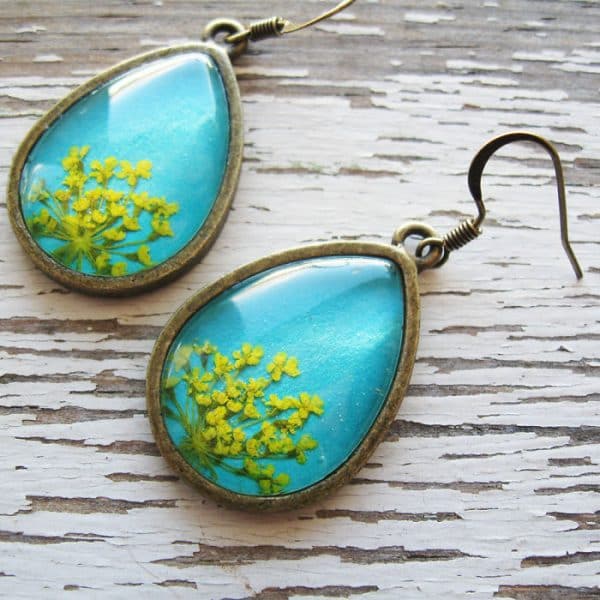 27 Gorgeous Pieces Of Pressed Flower Jewelry You Will Want To Own