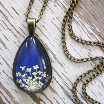 27 Gorgeous Pieces Of Pressed Flower Jewelry You Will Want To Own