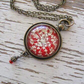 27 Gorgeous Pieces Of Pressed Flower Jewelry You Will Want To Own