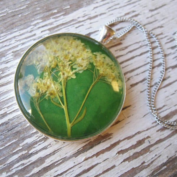 27 Gorgeous Pieces Of Pressed Flower Jewelry You Will Want To Own