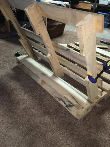 Greg Shares How He Built His Awesome Lounge Tree Swing Using Pallets