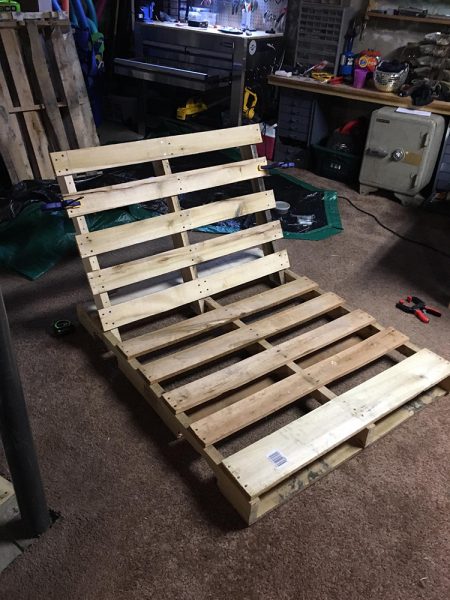 Greg Shares How He Built His Awesome Lounge Tree Swing Using Pallets