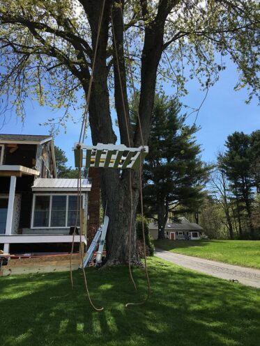 Greg Shares How He Built His Awesome Lounge Tree Swing Using Pallets