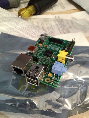 Leave Your Guests Mesmerized By Creating An Awesome DIY 'Infinity ...