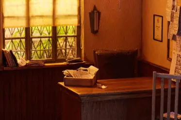 Model Maker Uses Shadow Boxes To Recreate Spooky Miniature Scenes