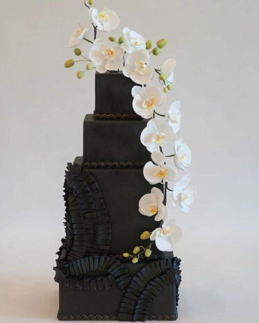 22 Dark Wedding Cakes That Add Some Gothic-Inspired Flair