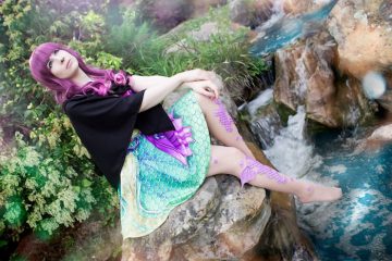 Daniel Struzyna Creates Beautiful Mermaid Tights With Colorful "Scales"