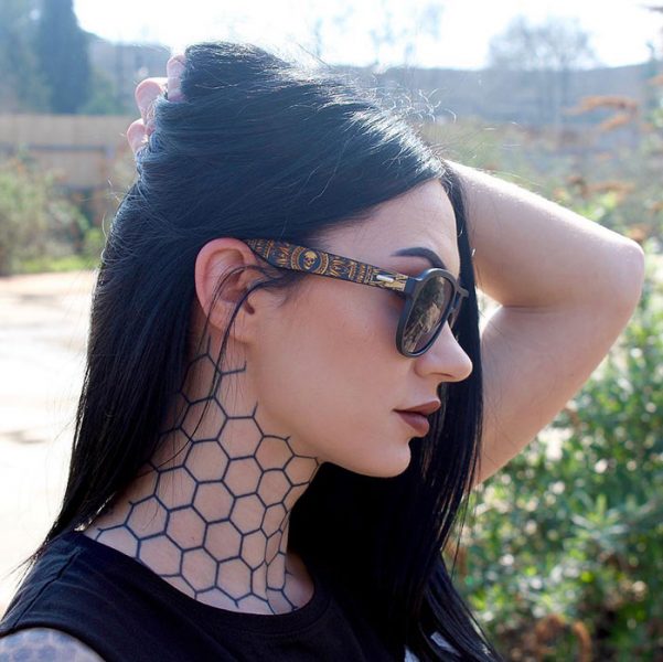 30 Tattoos People Had On Their Necks That Worked Perfectly