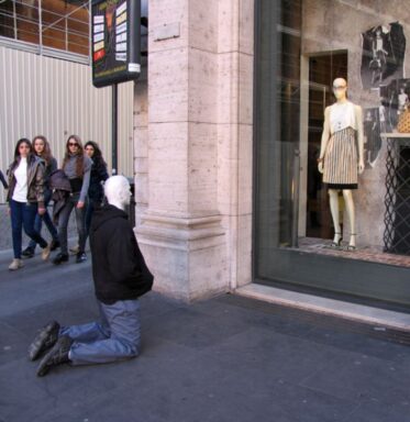 Artist Mark Jenkins Put Realistic Mannequins In Strange Positions ...