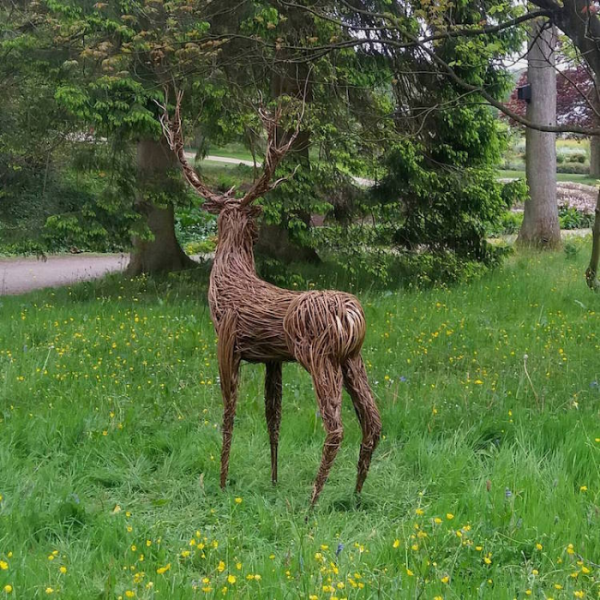 Artist Creates Beautiful Life-Size Sculptures Using Woven Rods Of ...