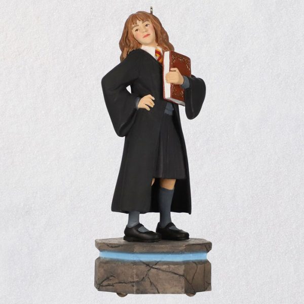 This Hogwarts Tree Topper Is Perfect For Harry Potter Fans This Christmas