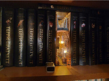 30+ Mesmerizing Bookshelf Inserts That Book Fans Will Love