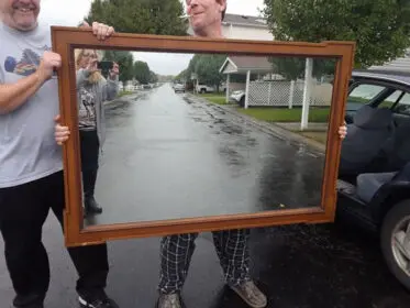 60+ Photos Of People Trying To Sell Mirrors That Are So Good They'll ...