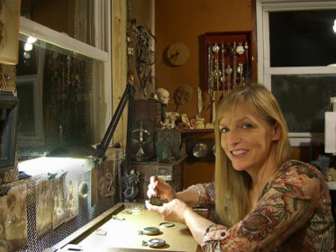 Artist Sue Beatrice Creates Small Intricate Steampunk Sculptures Using ...