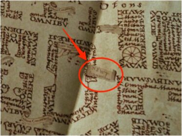 35 Hidden Details In The Harry Potter Movies That You Might Have Missed