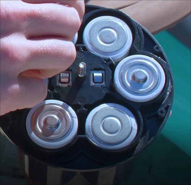 You Can Get Motorized Pool Tubes To Race Your Buddies On The Water This ...