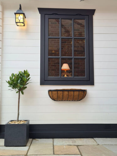 Husband And Wife Duo Built A Mini Pub In A Garden And Now Everyone ...