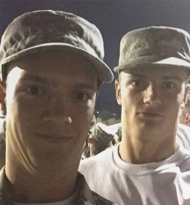 50 People Share The Time They Randomly Met Their Doppelgängers And It ...