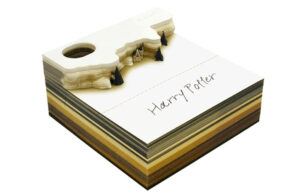 This Harry Potter Memo Pad Gradually Reveals The Hogwarts Castle As You ...
