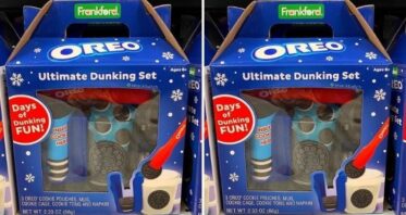 The Oreo Dunking Set Is Back At Walmart For The Holiday Season